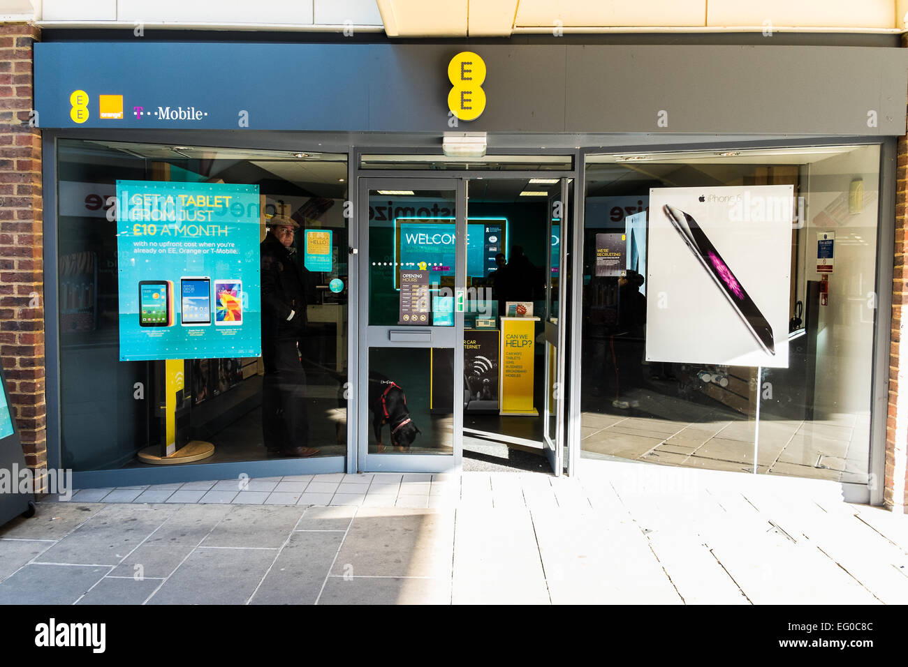 Ee mobile phone shop in hi-res stock photography and images - Alamy