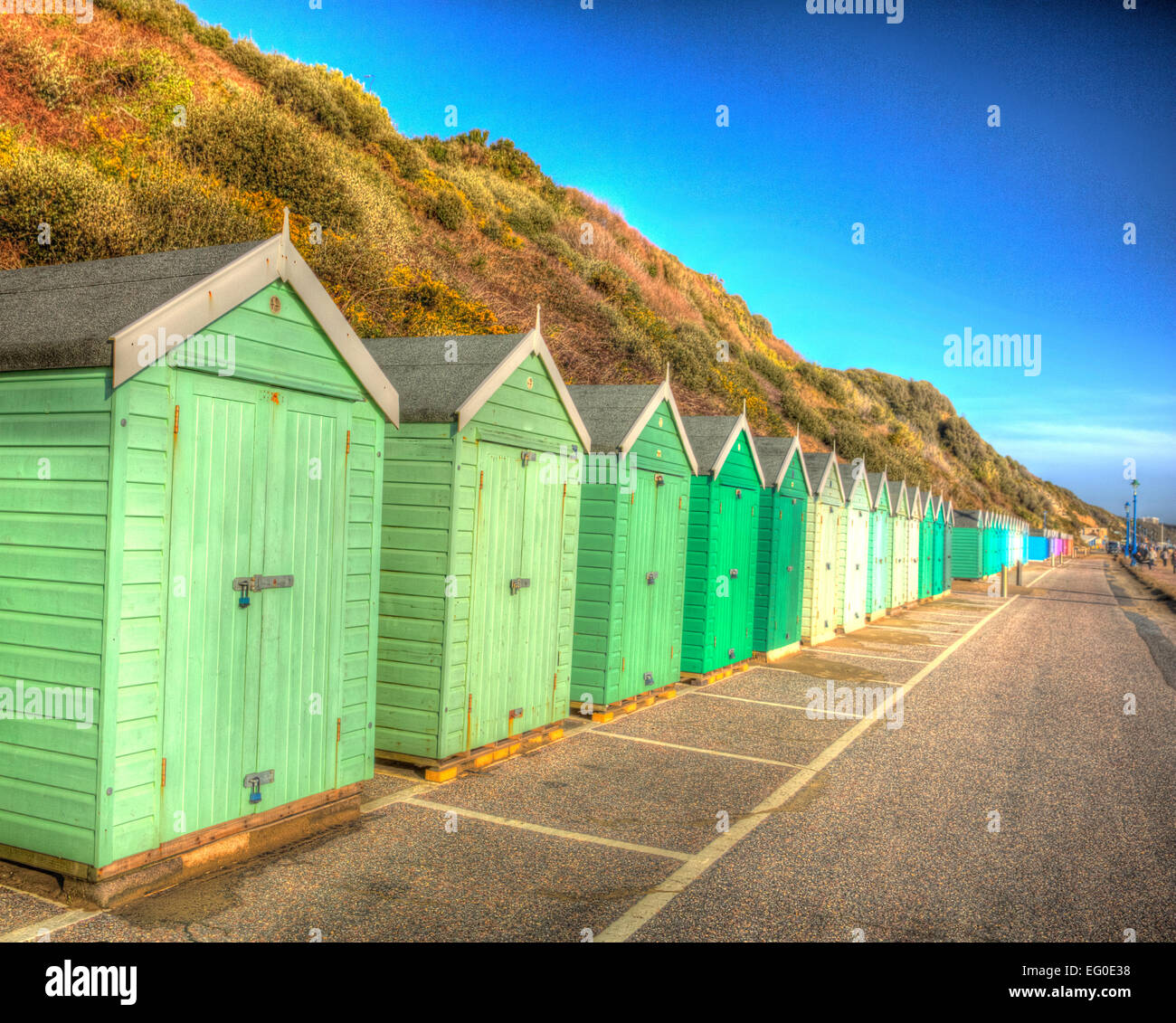 Traditional english beach huts hi-res stock photography and images - Alamy