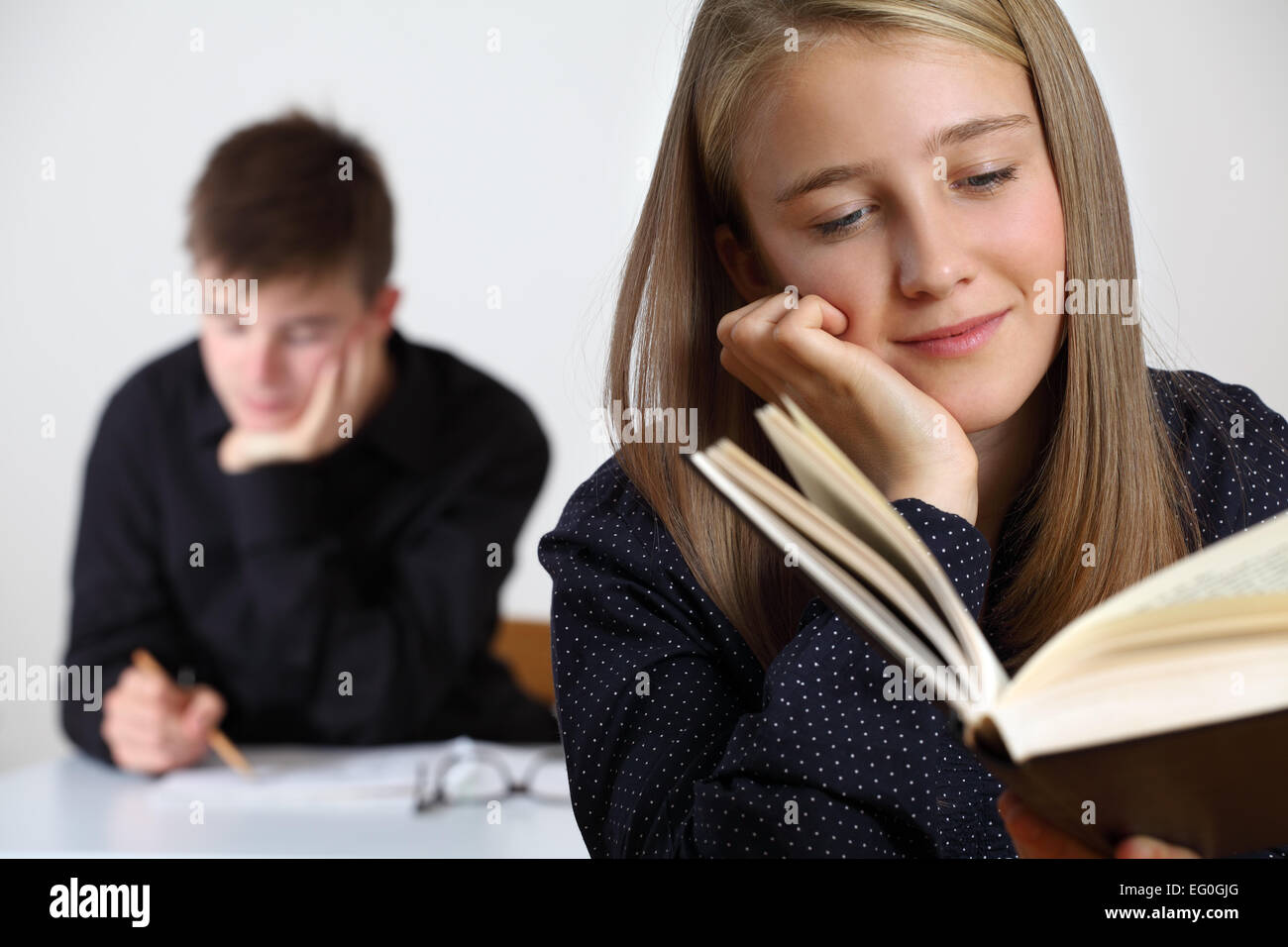 Happy classroom hi-res stock photography and images - Alamy