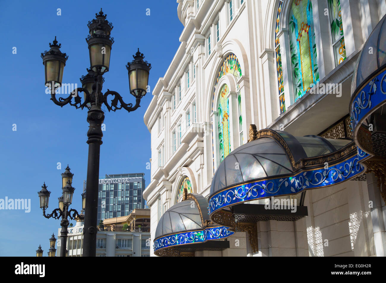 Saigon mall hi-res stock photography and images - Alamy