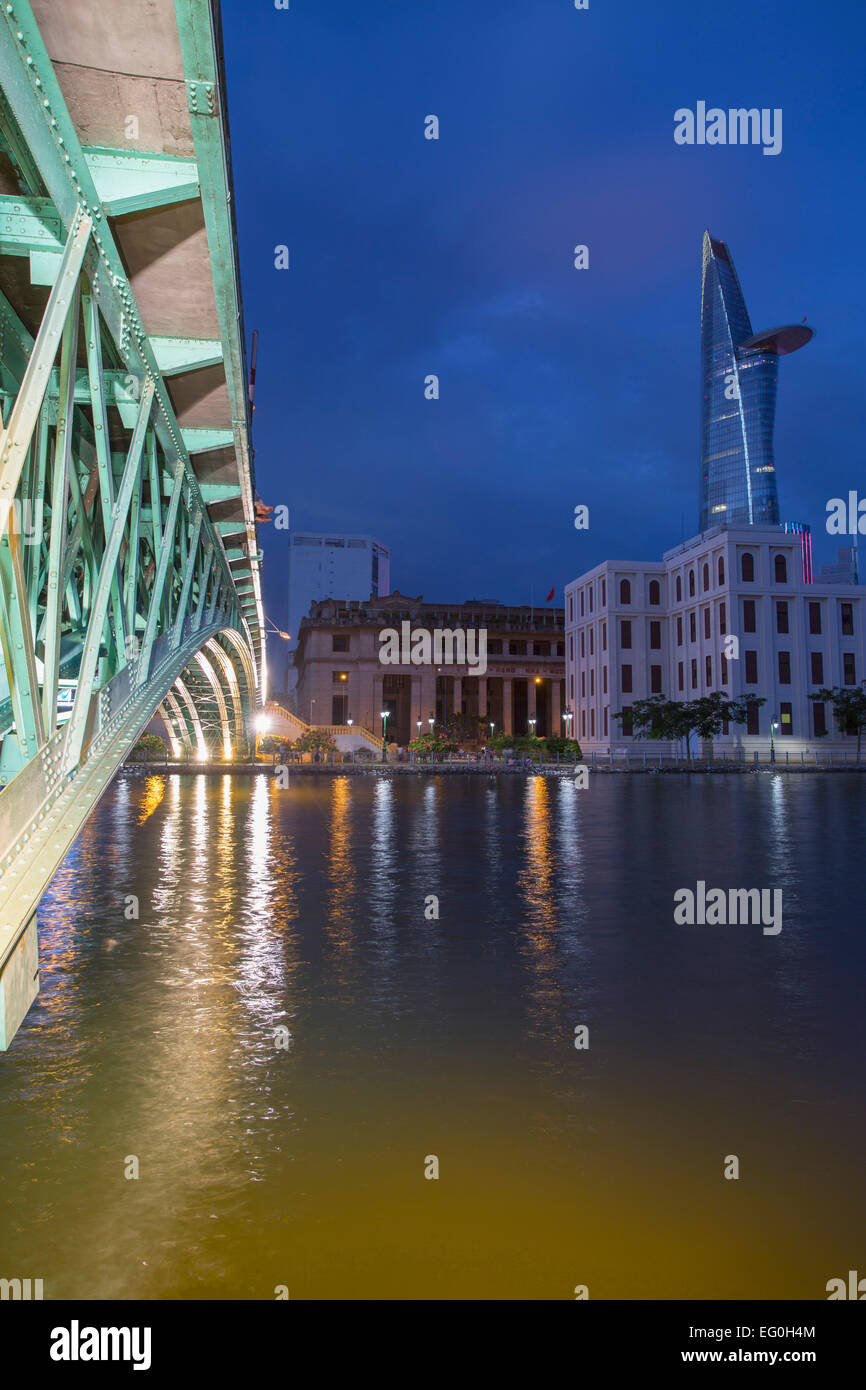 Mong Bridge and Bitexco Financial Tower at dusk, Ho Chi Minh City ...