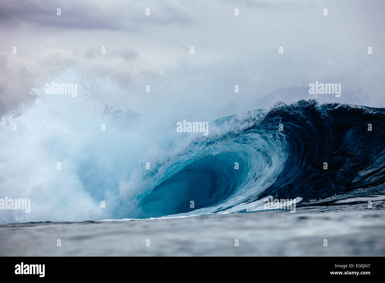 Pipeline barrel wave breaking on reef, Hawaii, United States Stock ...