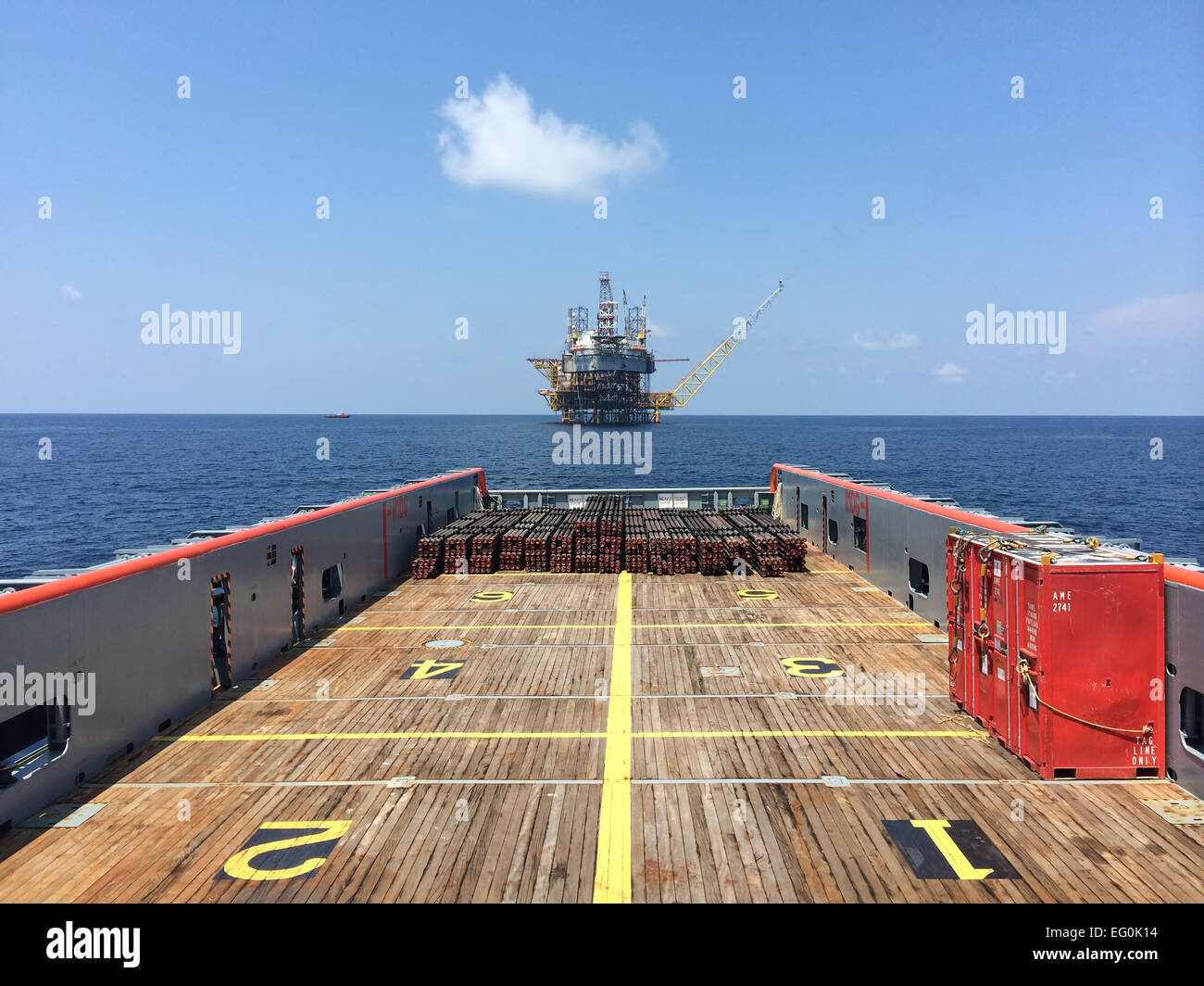 Leaving vessel hi-res stock photography and images - Alamy