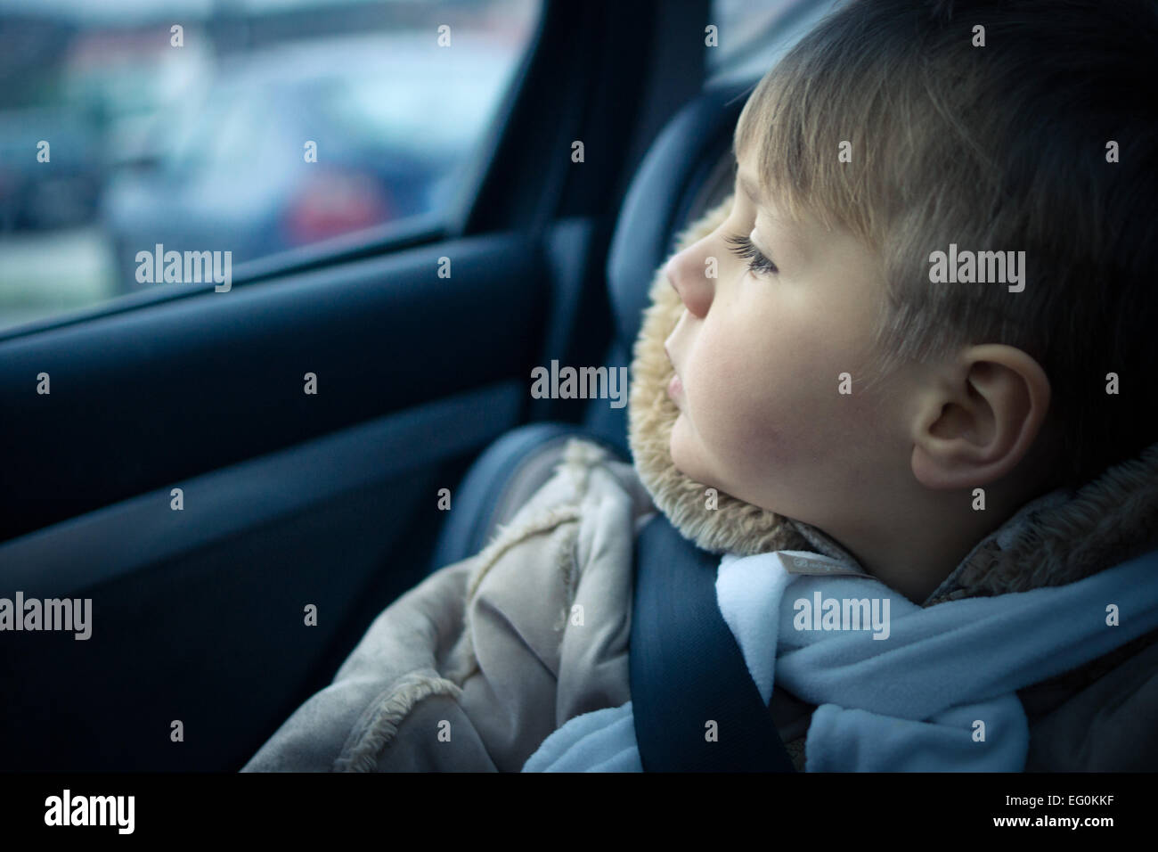 Boy in car hi-res stock photography and images - Alamy