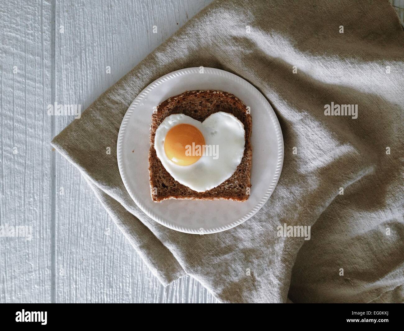 Slice of toast with heart shaped fried egg Stock Photo - Alamy