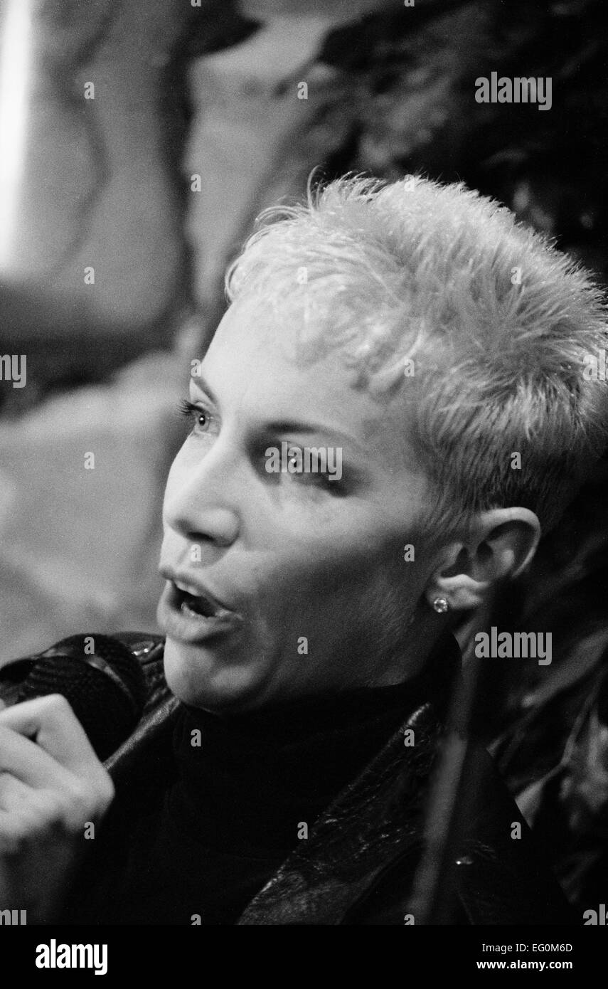 Annie lennox where Black and White Stock Photos & Images - Alamy