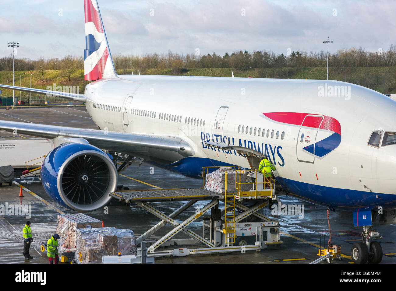 Cargo plane loading goods hi-res stock photography and images - Alamy