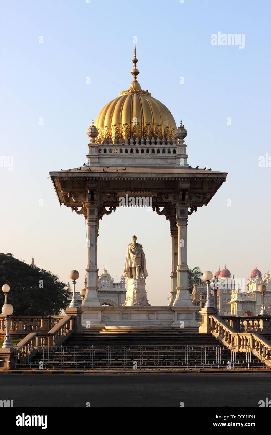 Circle of Chamaraja Wodeyar X in the centre of a roundabout in Mysore ...