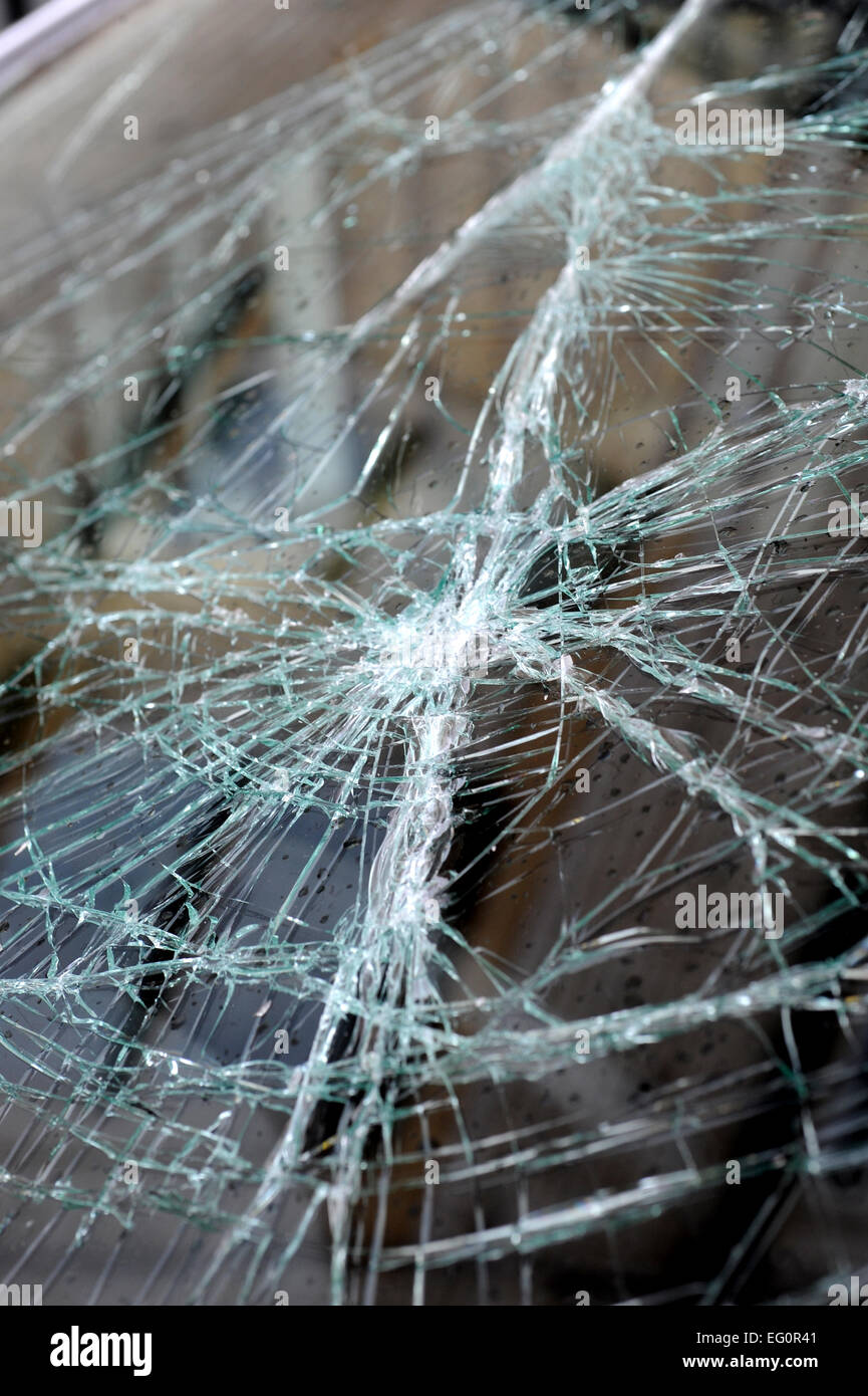 Smashed windscreen in volkswagen polo car Stock Photo - Alamy