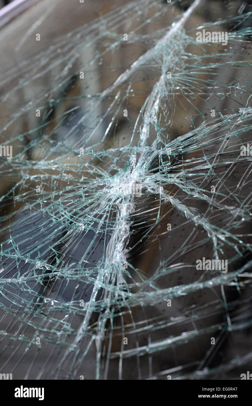 Smashed windscreen hi-res stock photography and images - Alamy