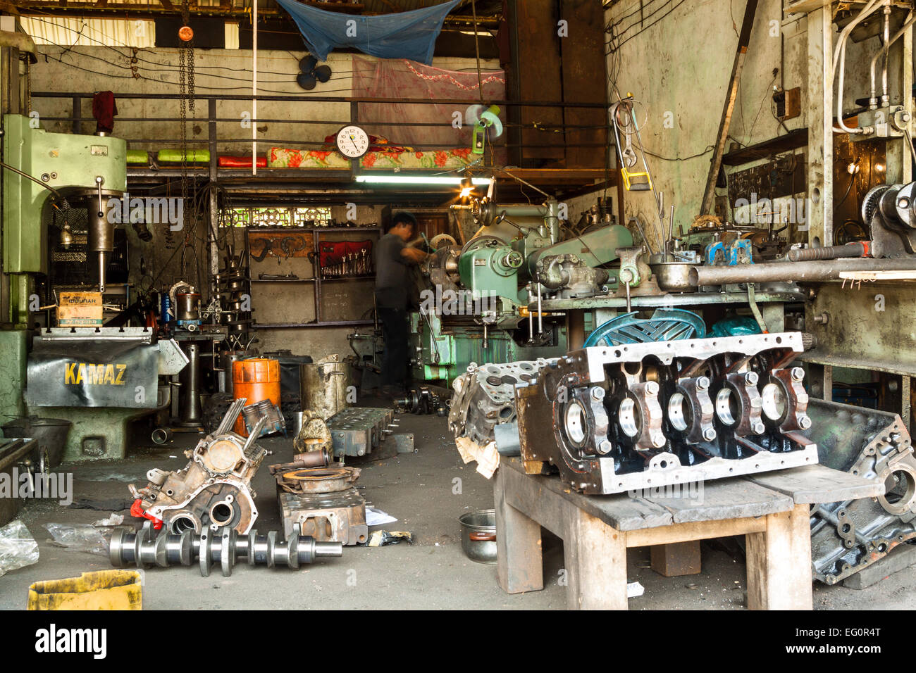 Mechanic workshop hi-res stock photography and images - Alamy