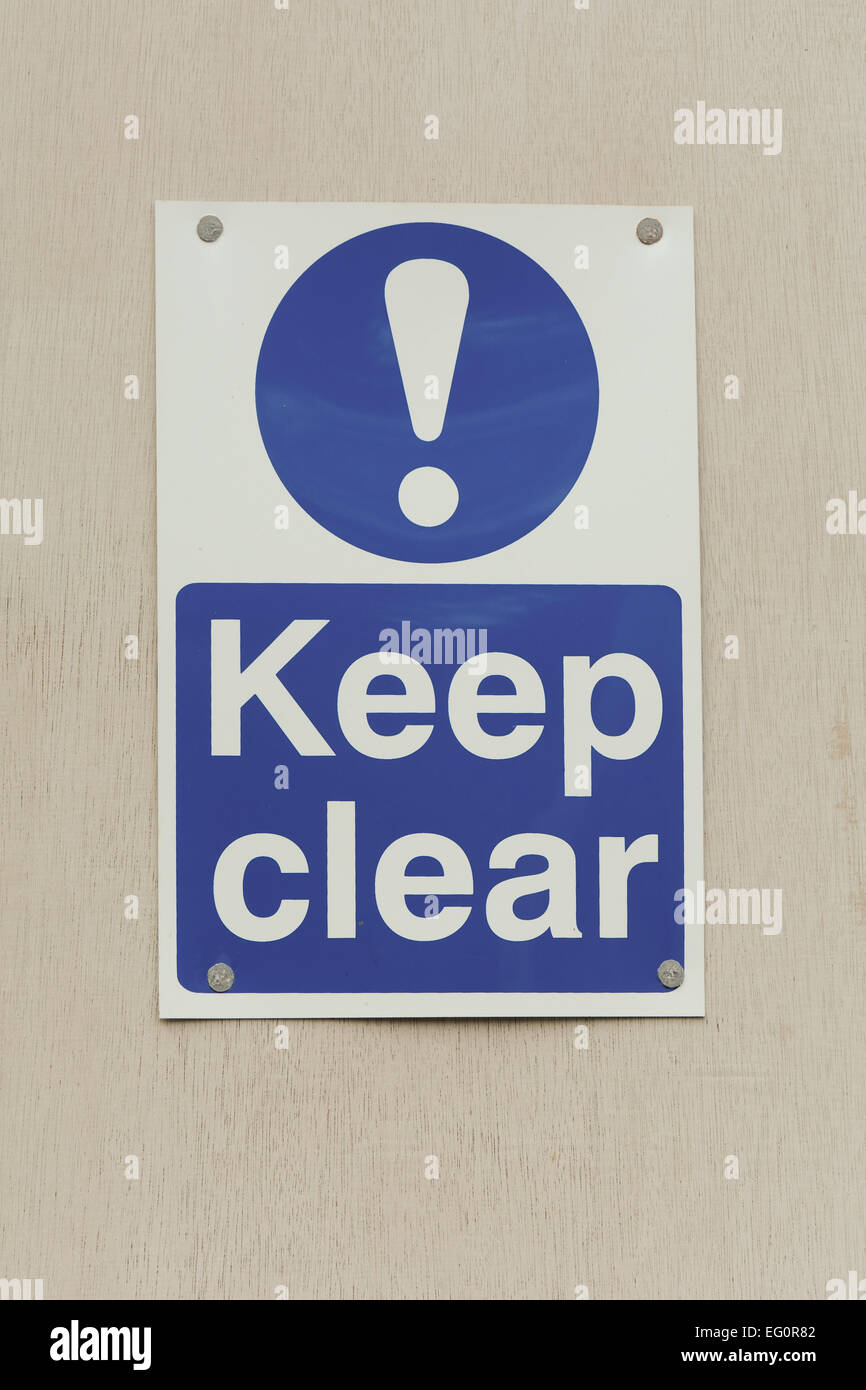 Keep Clear sign on wall outside construction site Stock Photo - Alamy