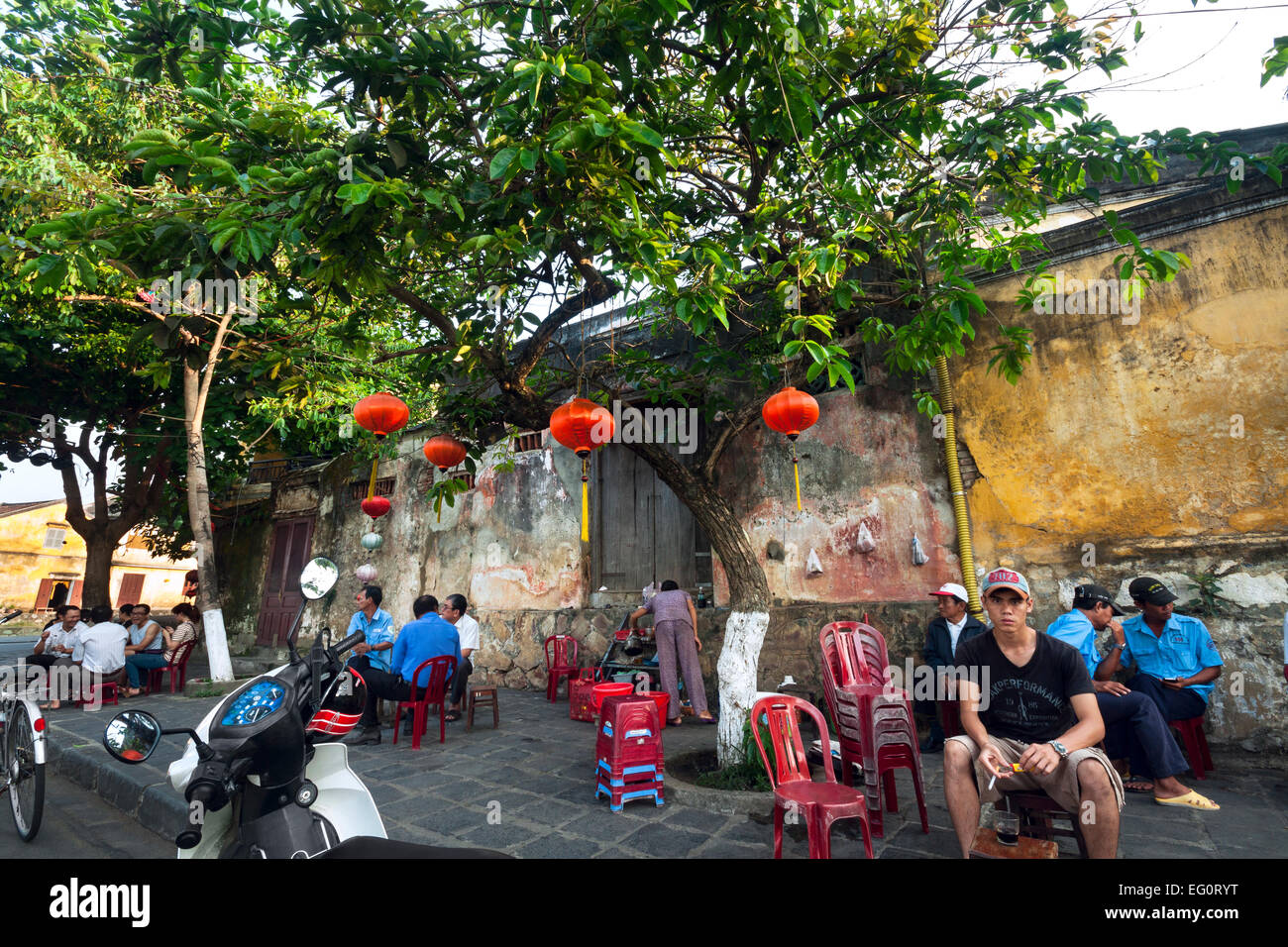 Vibrant scene in vietnamese restaurant hi-res stock photography and ...