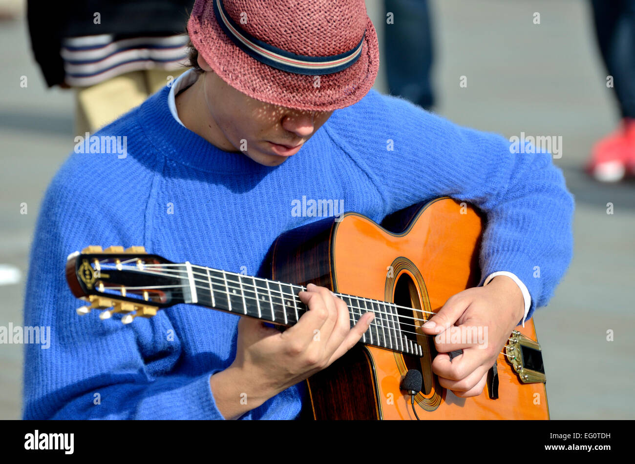 Busker street musician guitar player hi-res stock photography and ...