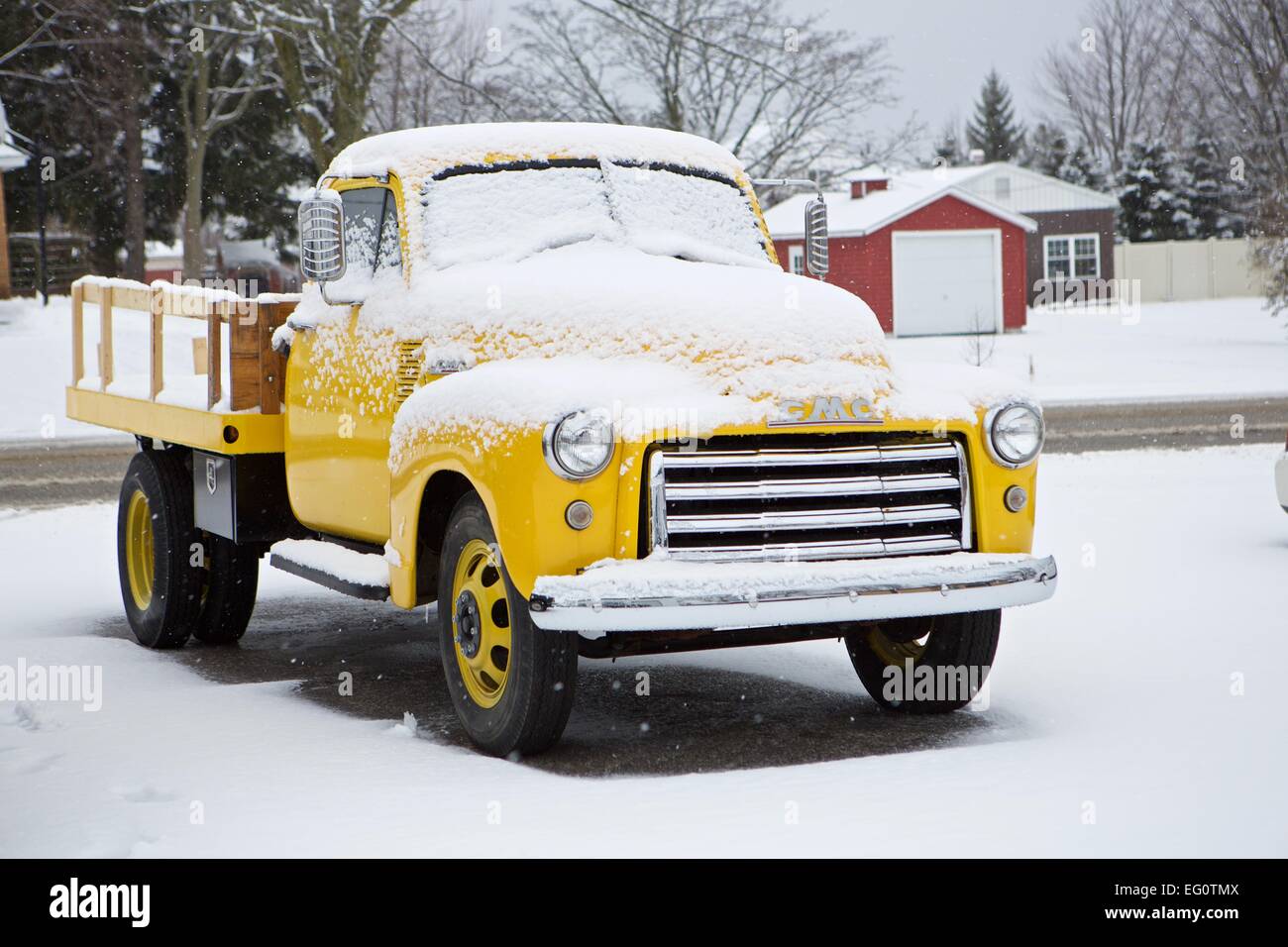 Vintage flatbed truck hi-res stock photography and images - Alamy