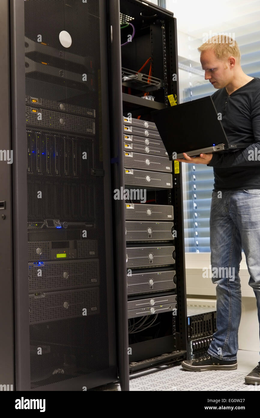 IT Engineer / Consultant working and monitoring systems and servers in ...