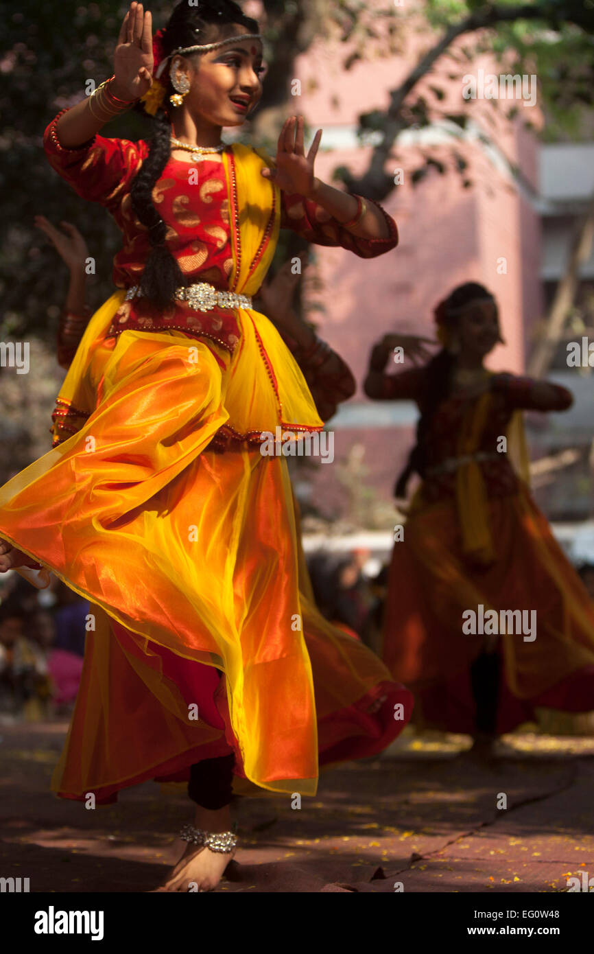 Dhaka, Bangladesh. 13th February, 2015. Bangladeshi women perform a ...