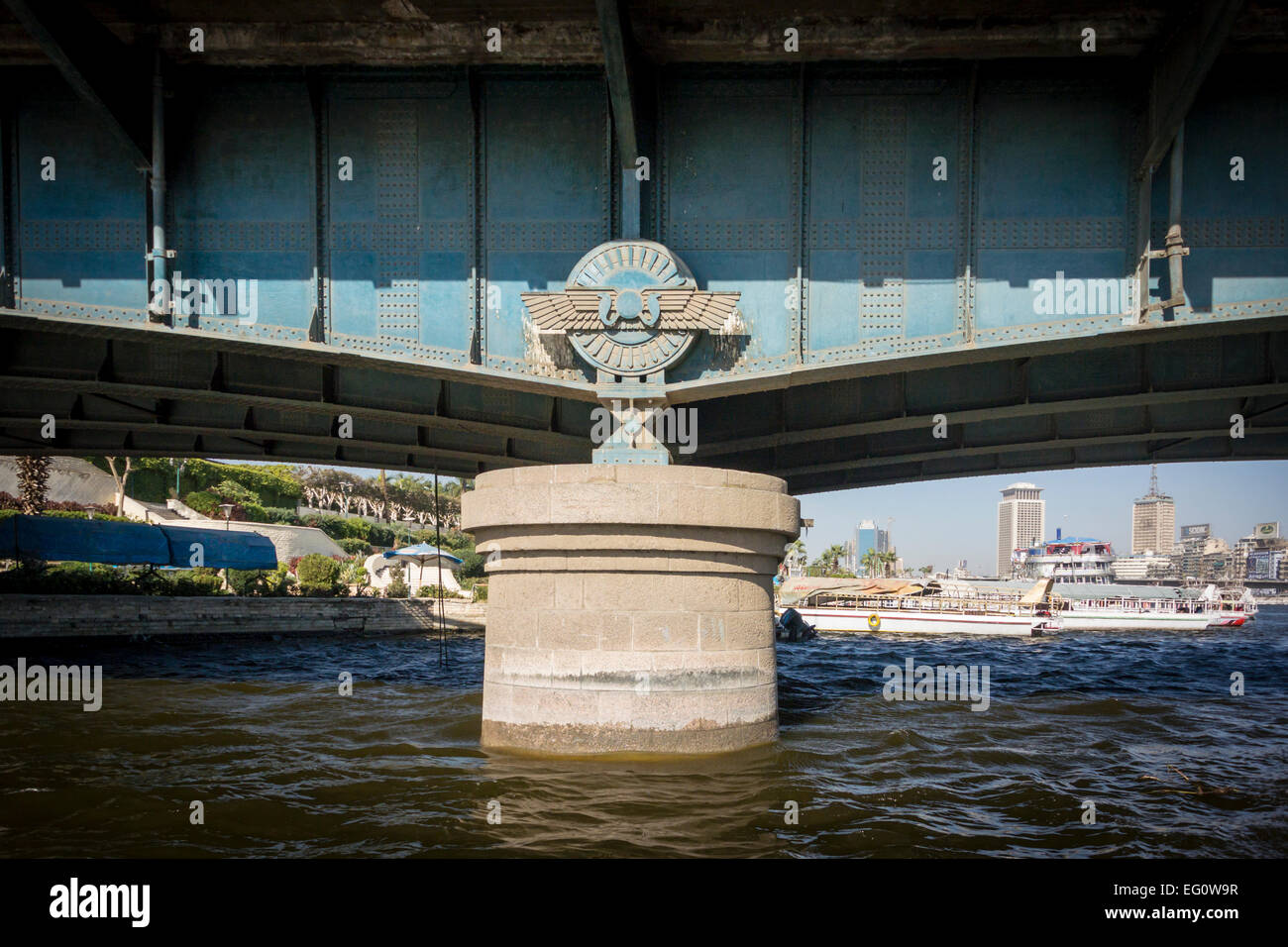 Support pillars of a bridge hi-res stock photography and images - Alamy