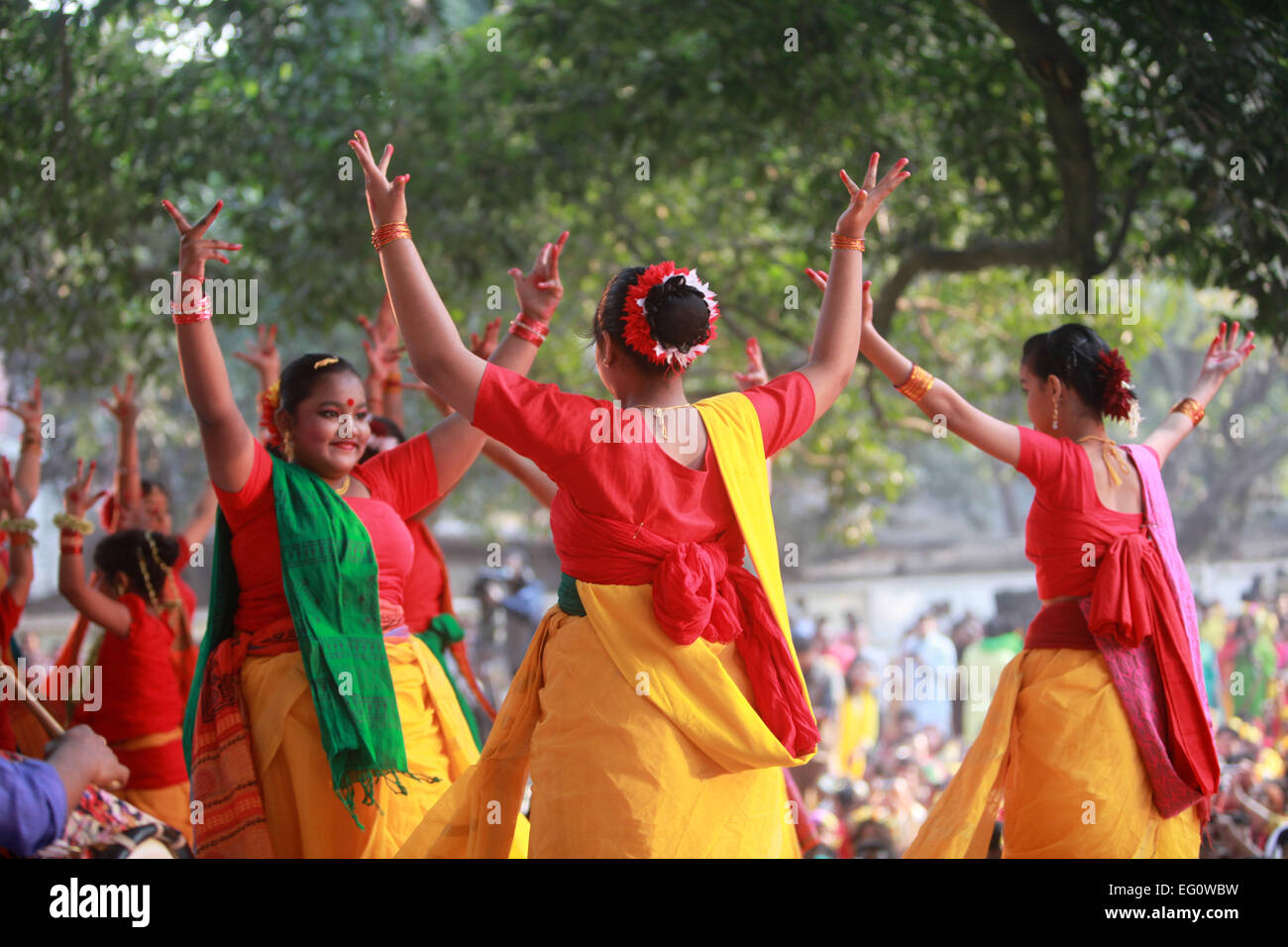 Dhaka, Bangladesh. 13th February, 2015. Bangladeshi women perform a ...