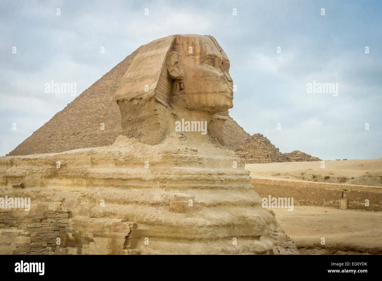 Pharaoh khufu statue hi-res stock photography and images - Alamy
