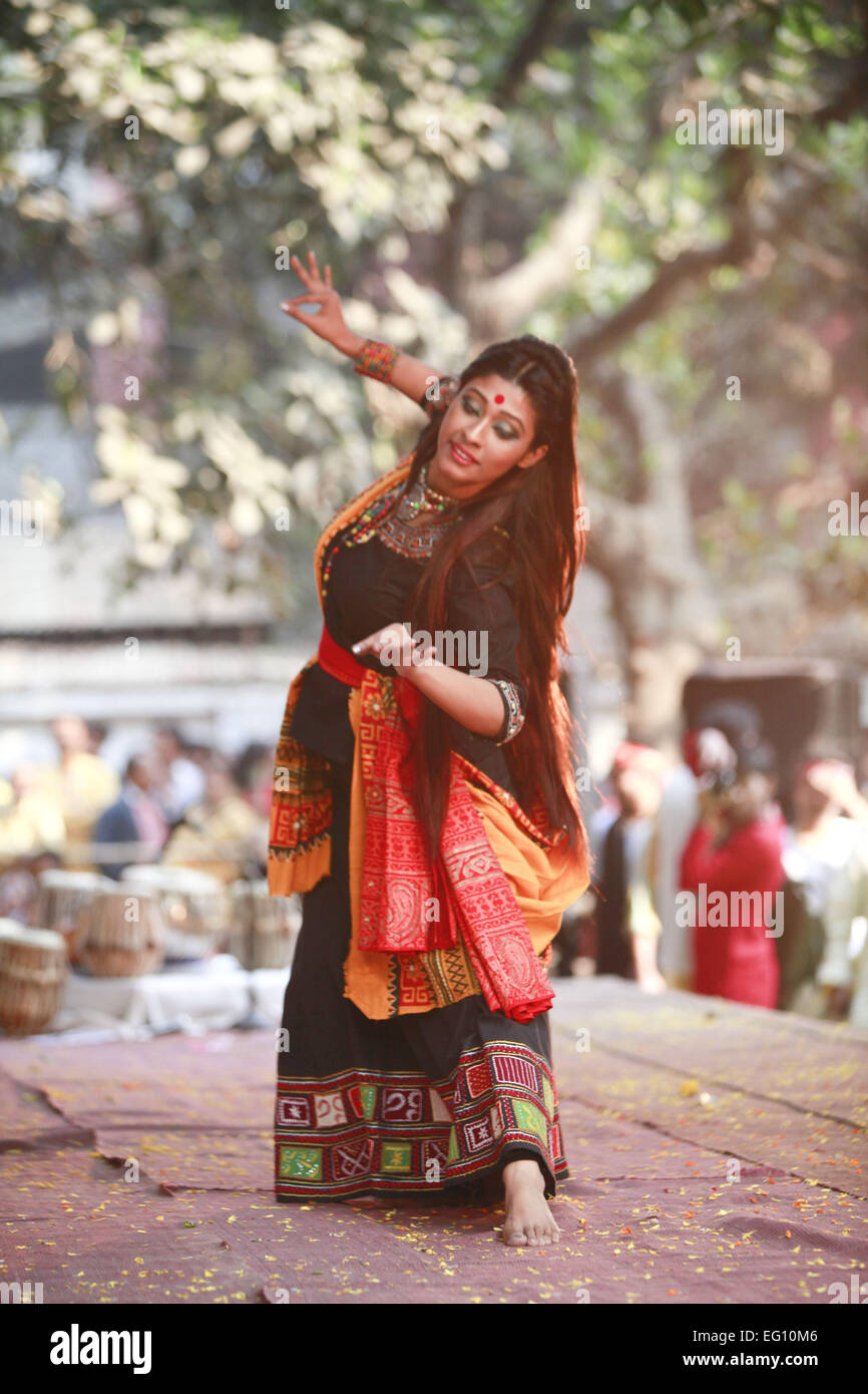 Dhaka, Bangladesh. 13th Feb, 2015. Bangladeshi artists performs dance ...