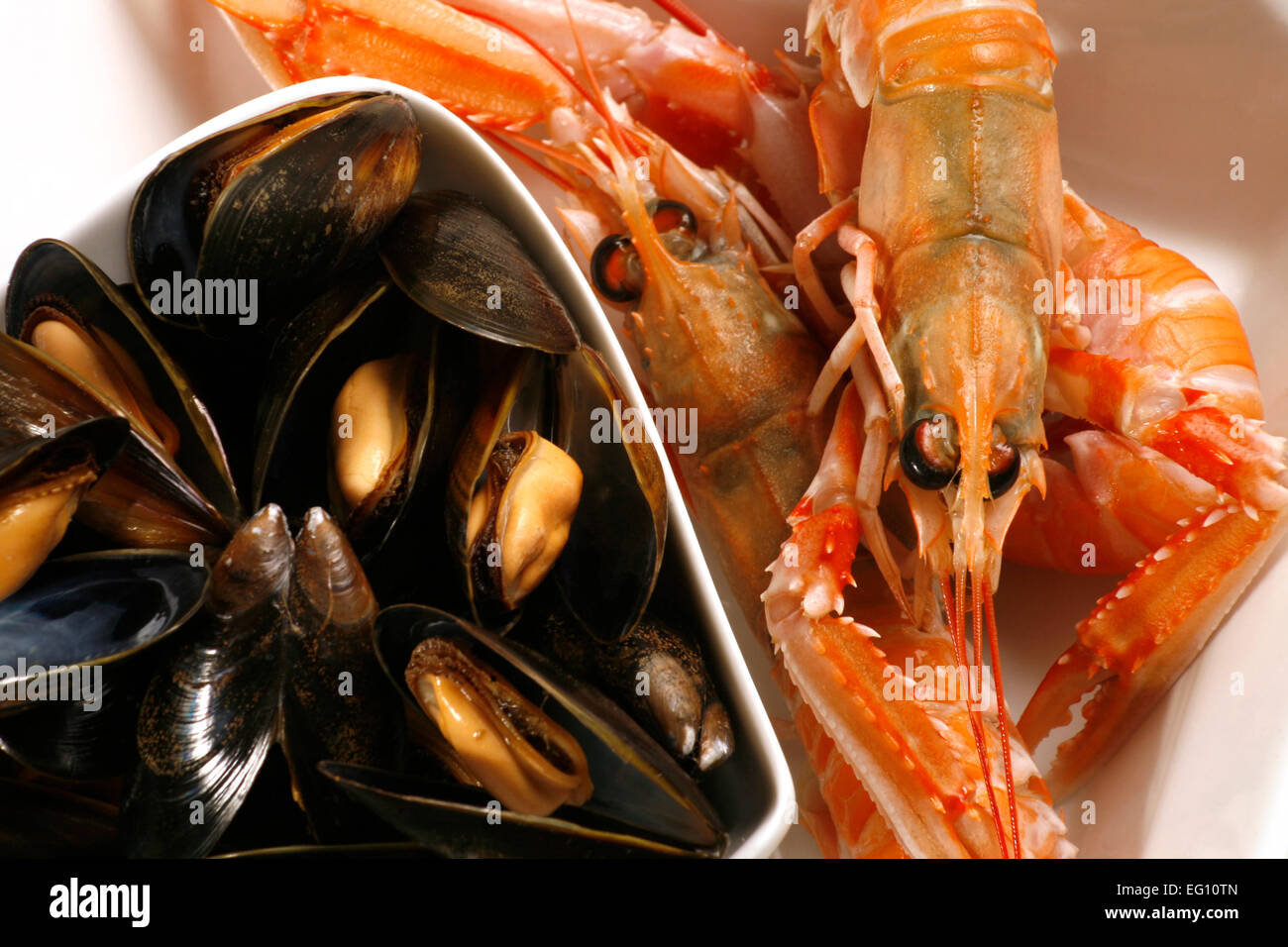 Mussels prawns hi-res stock photography and images - Alamy