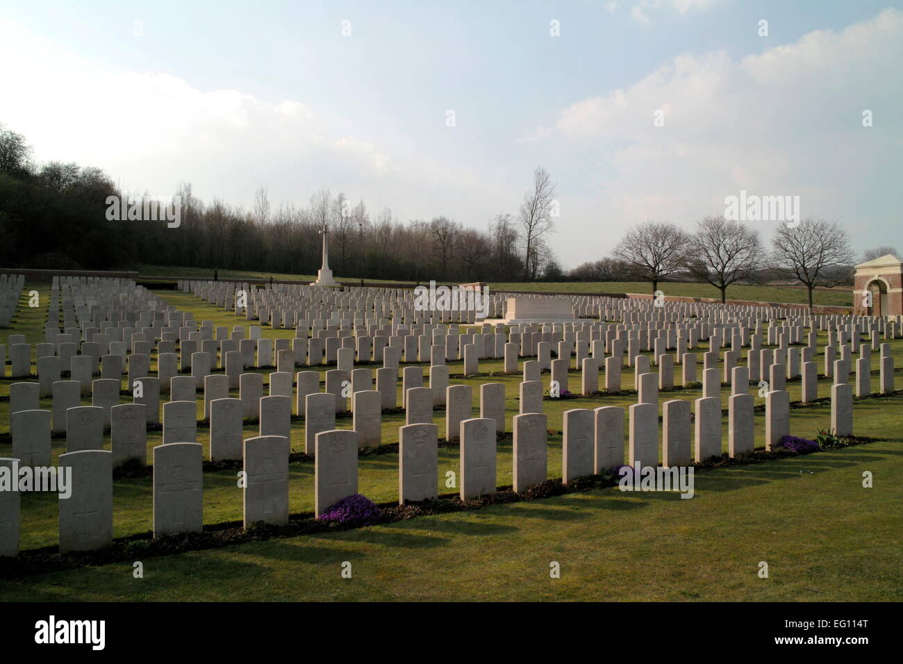 AJAXNETPHOTO. FLATIRON COPSE, SOMME, FRANCE. - WAR GRAVES - FLATIRON ...