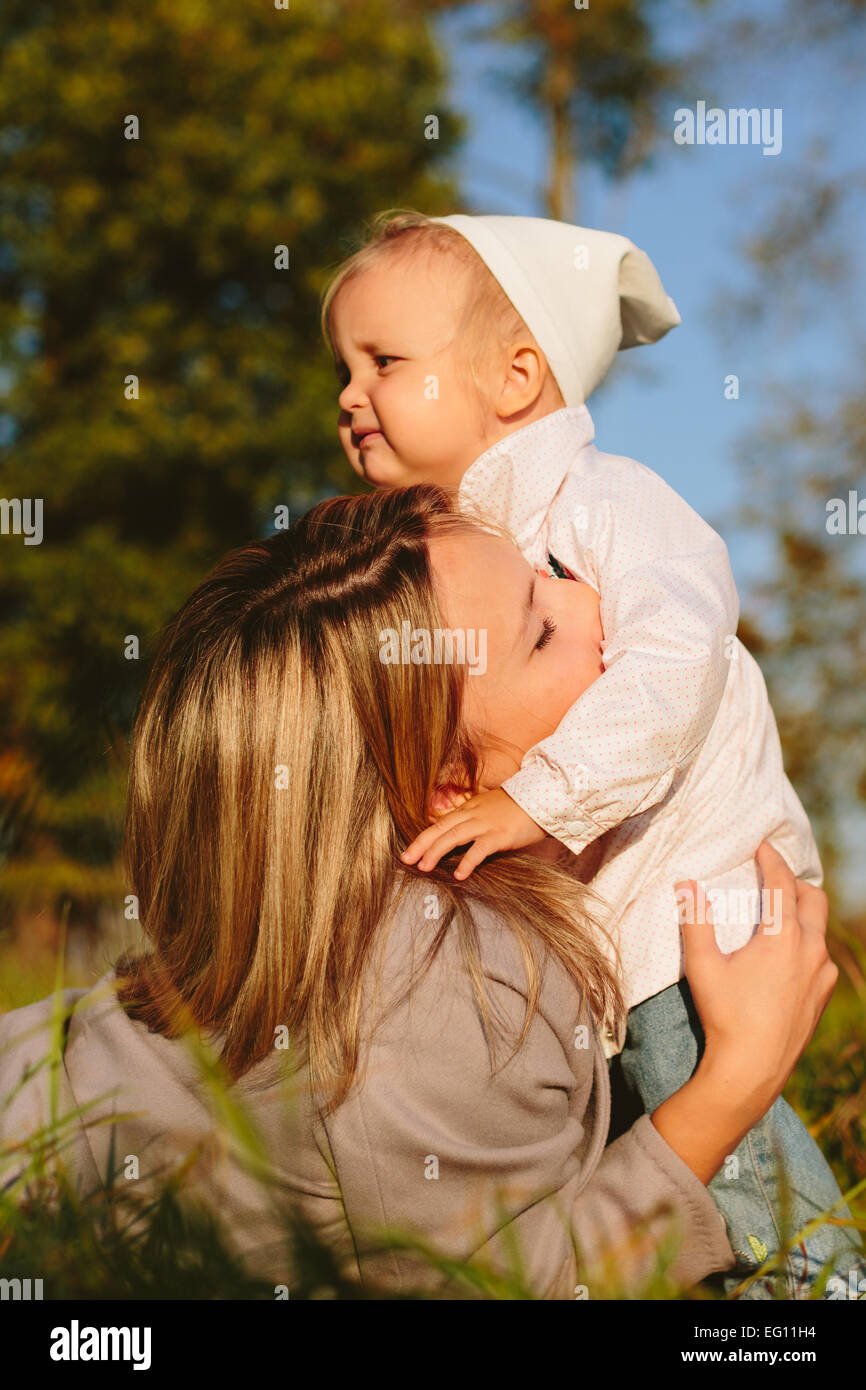 Mother daughter hugging outside hi-res stock photography and images - Alamy