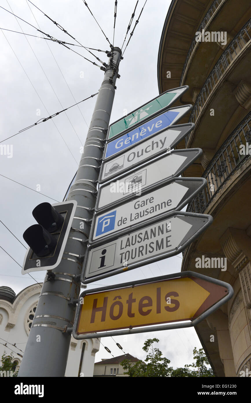 Hotels direction signs hi-res stock photography and images - Alamy