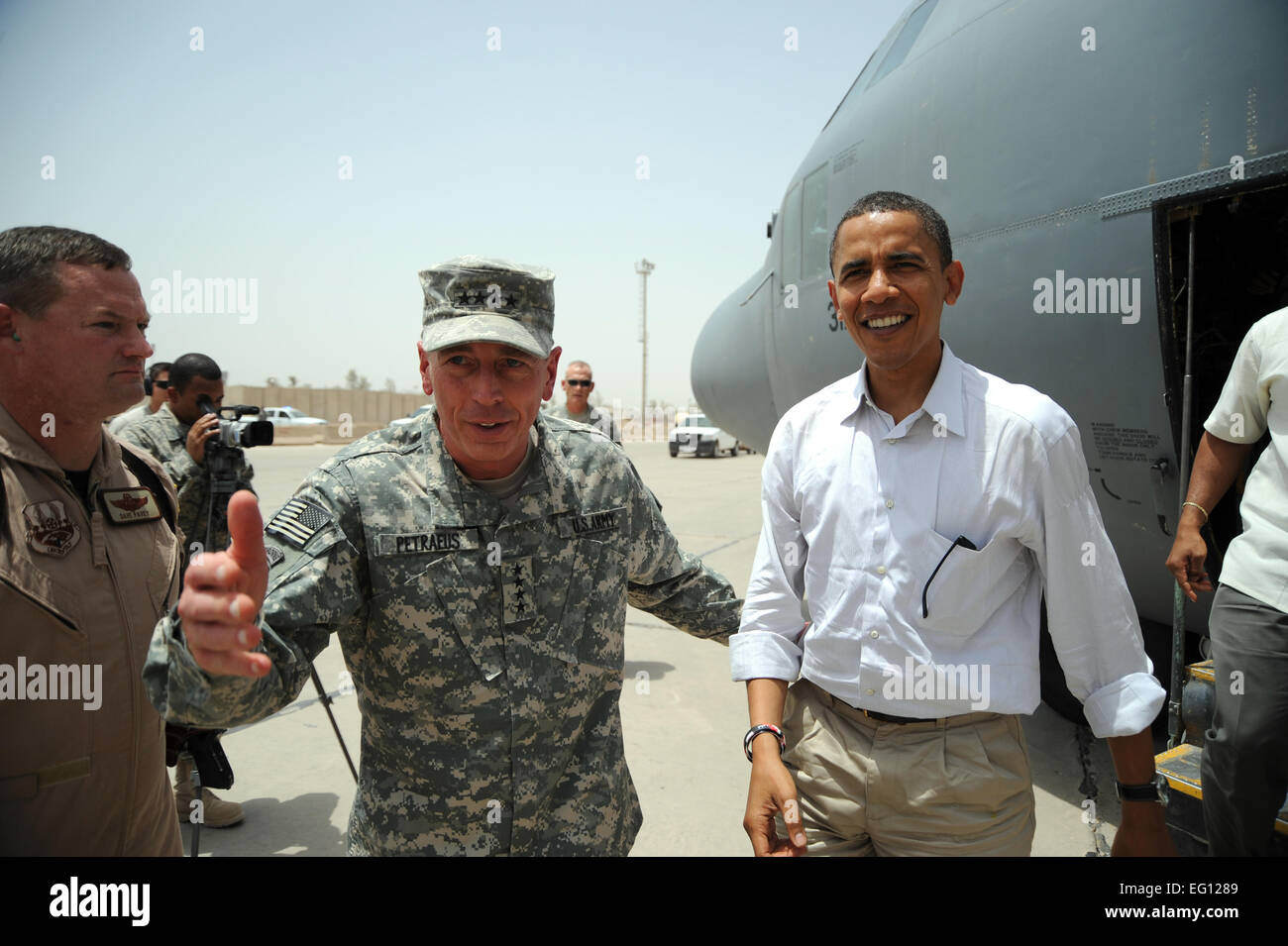 Commanding general of Multi-National Force-Iraq, U.S. Army General ...