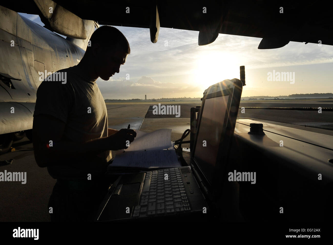 Airman 1st Class Todd Elkins looks up C-17 discrepancy information in ...