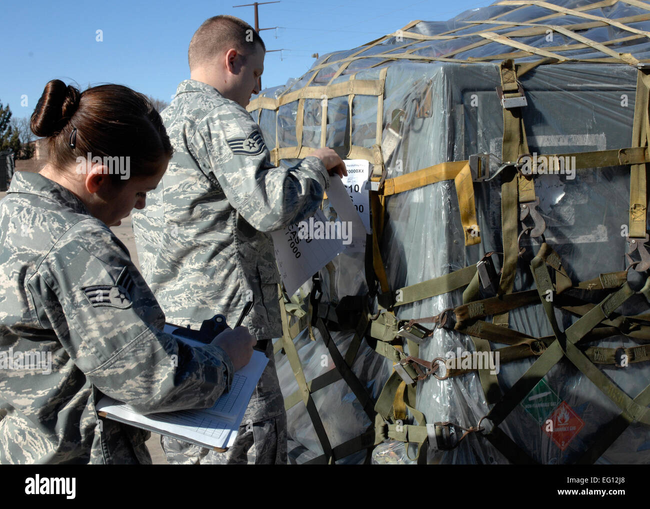 27th special operations maintenance squadron hi-res stock photography ...