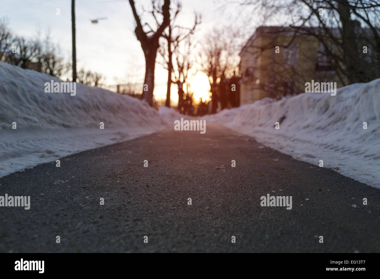 Sidewalk pathway hi-res stock photography and images - Alamy