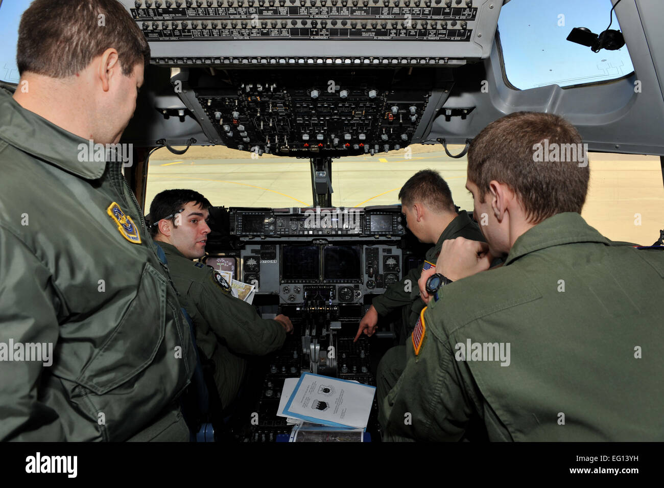 Pre flight briefing hi-res stock photography and images - Alamy