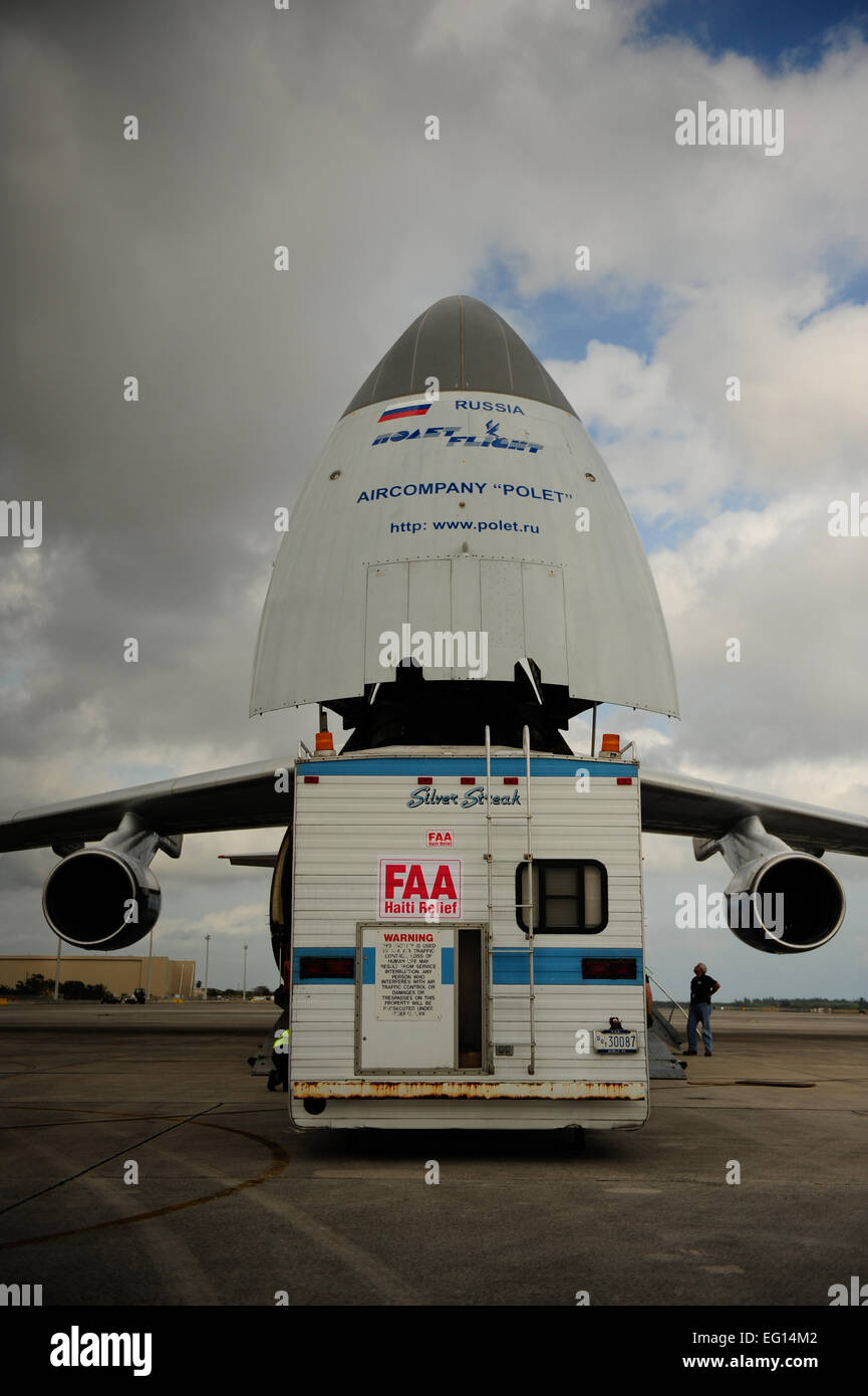 Mobile air traffic control tower hi-res stock photography and images ...