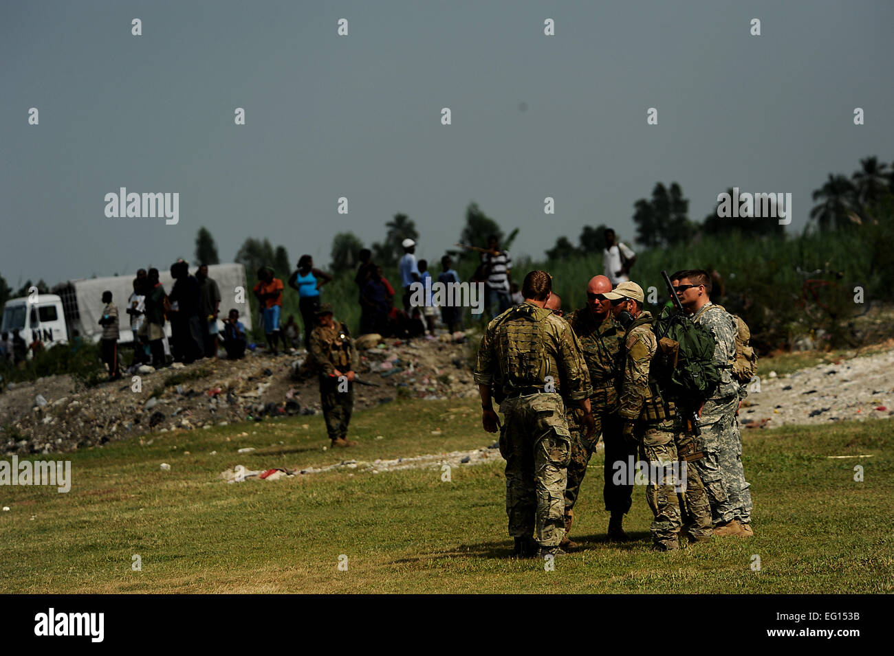 U.S. Air Force Combat Controllers and U.S. Army Pathfinders land in a ...