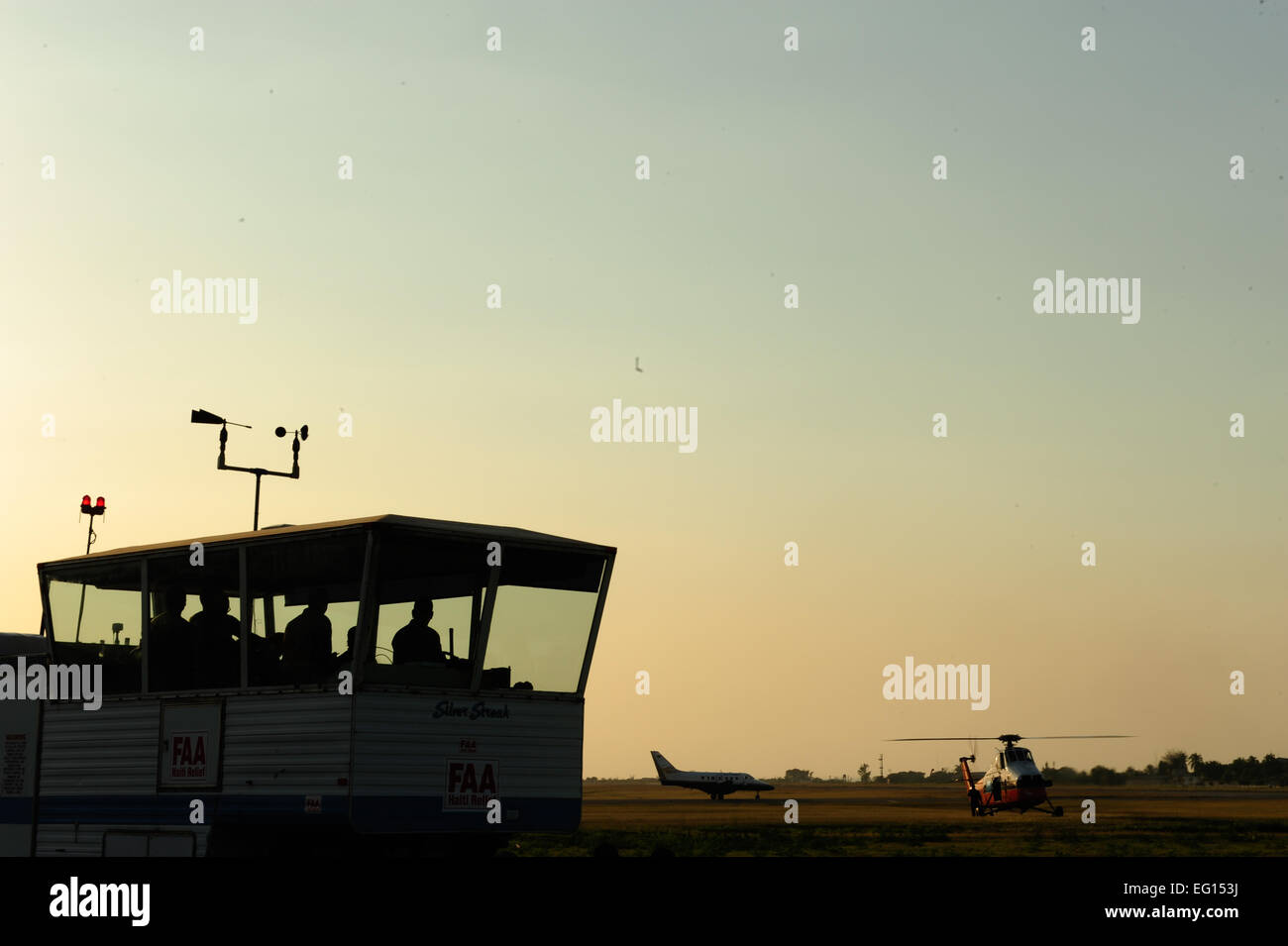 Mobile air traffic control tower hi-res stock photography and images ...