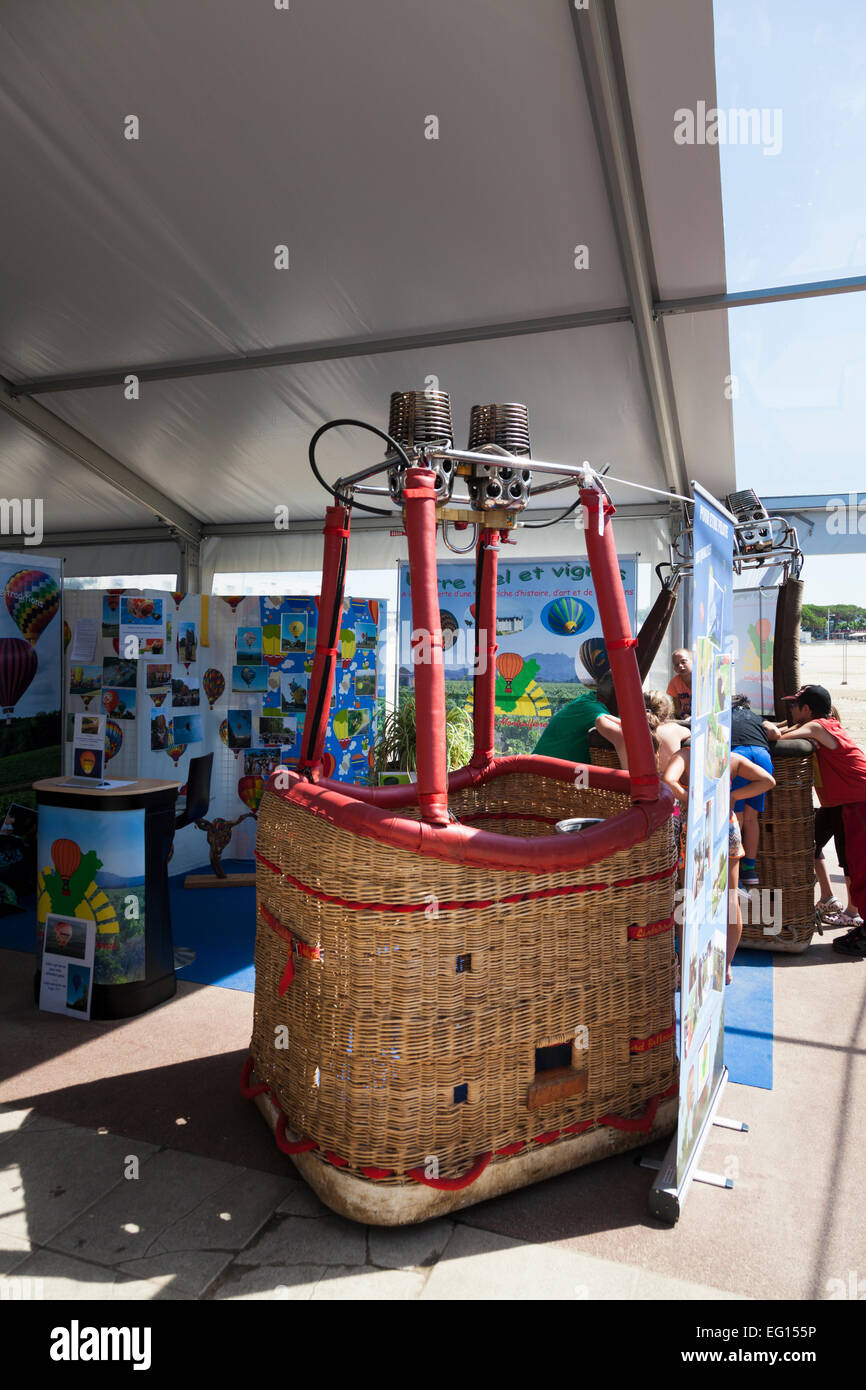 Hot air balloon display hi-res stock photography and images - Alamy