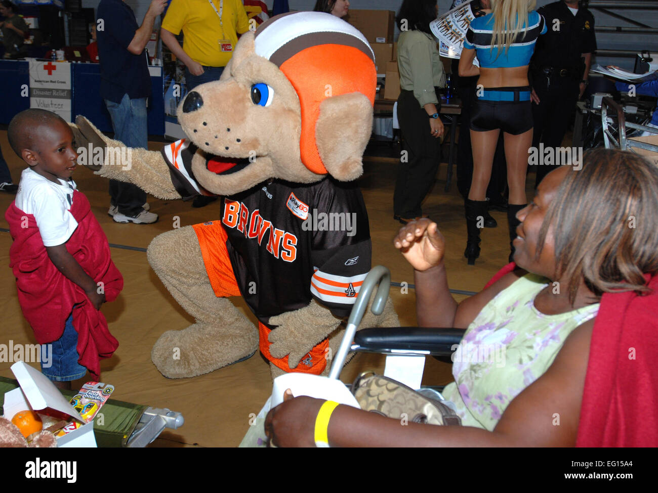 Viergela Pierre watches as the Cleveland Browns' mascot plays with her ...