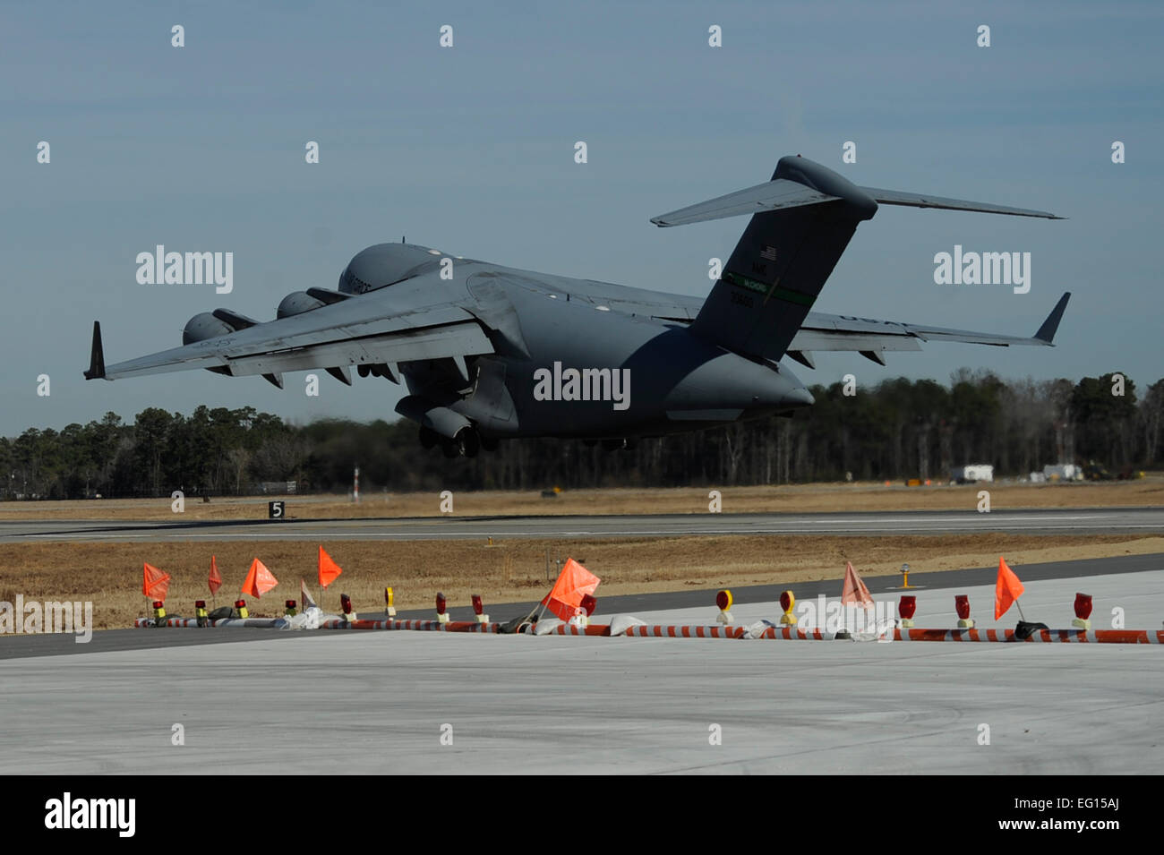 62nd airlift wing hi-res stock photography and images - Alamy