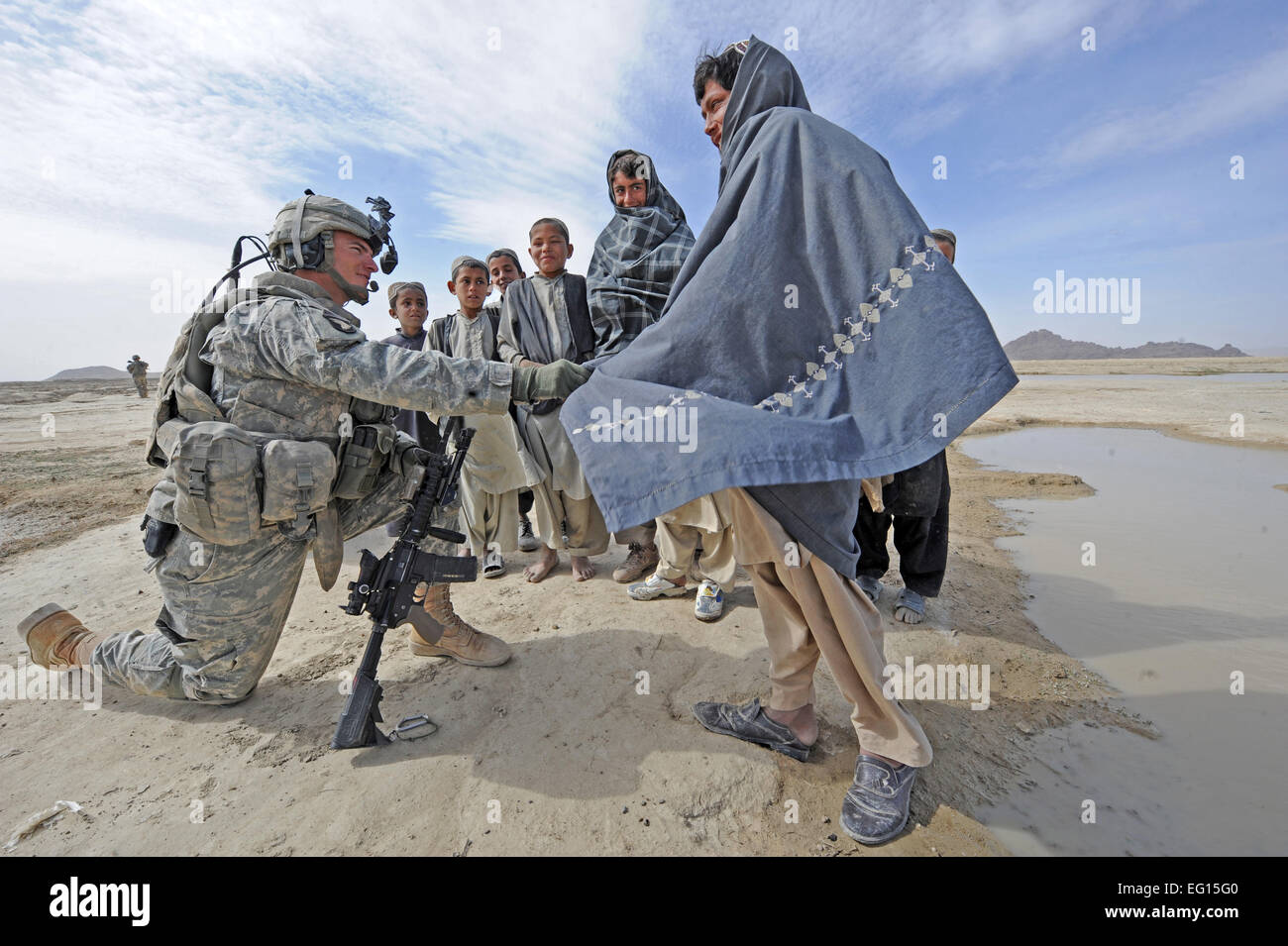 U.S. Army Staff Sgt. Benjamin B. Marshall with 1st Platoon, Bear Troop ...