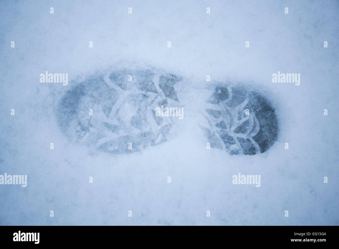 Footprint in the snow Stock Photo - Alamy