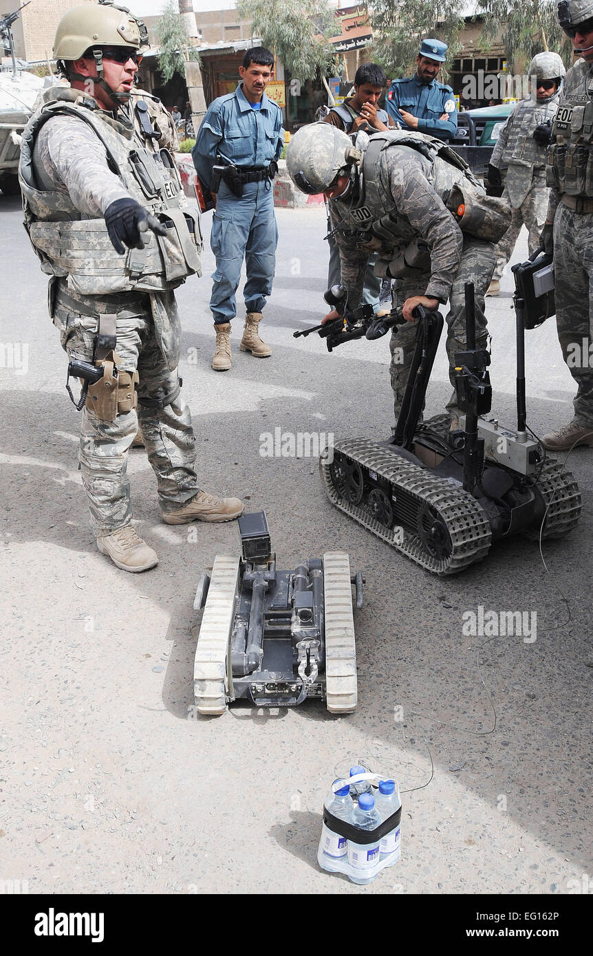 U.S. Air Force Technical Sergeant Harry Bounds and Senior Airman ...