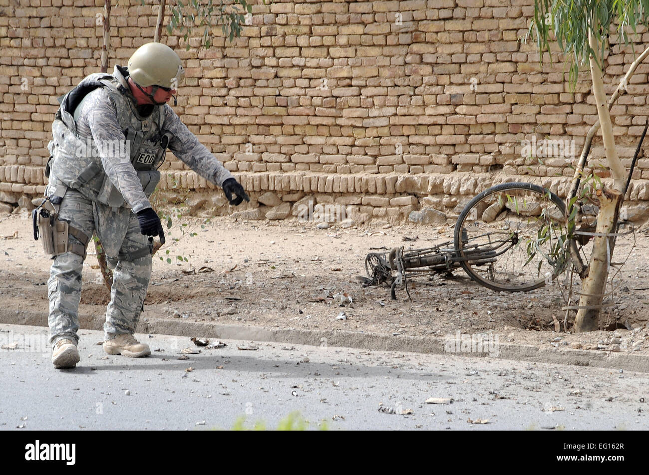 U.S. Air Force Technical Sergeant Harry Bounds attach to Task Force ...