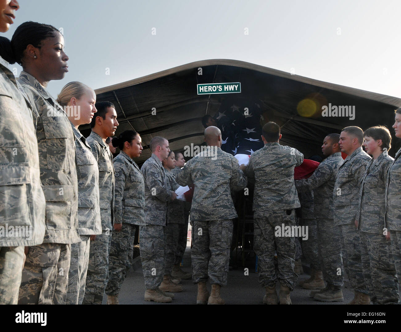 332nd expeditionary operations group hi-res stock photography and ...