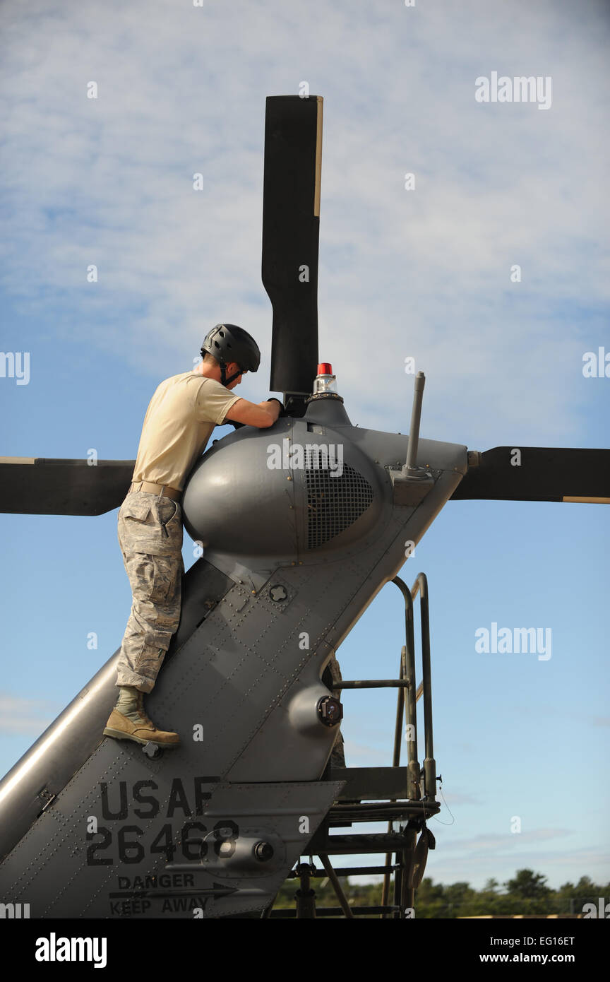 Airmen of the 106th Rescue Wing’s 106th Aircraft Maintenance Squadron ...