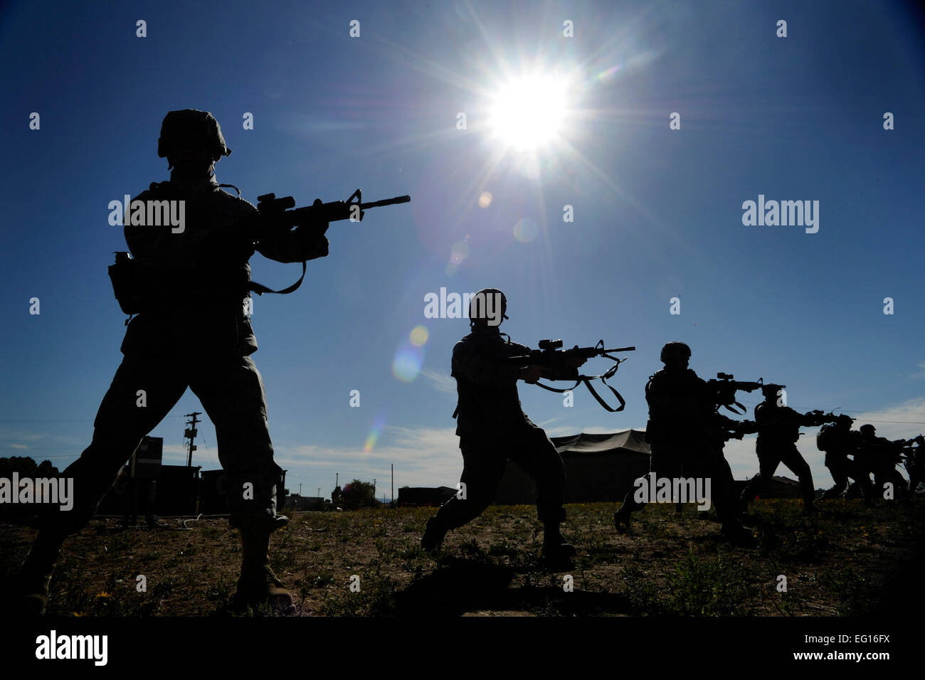2010 the course provides airmen basic tactical movements hi-res stock ...