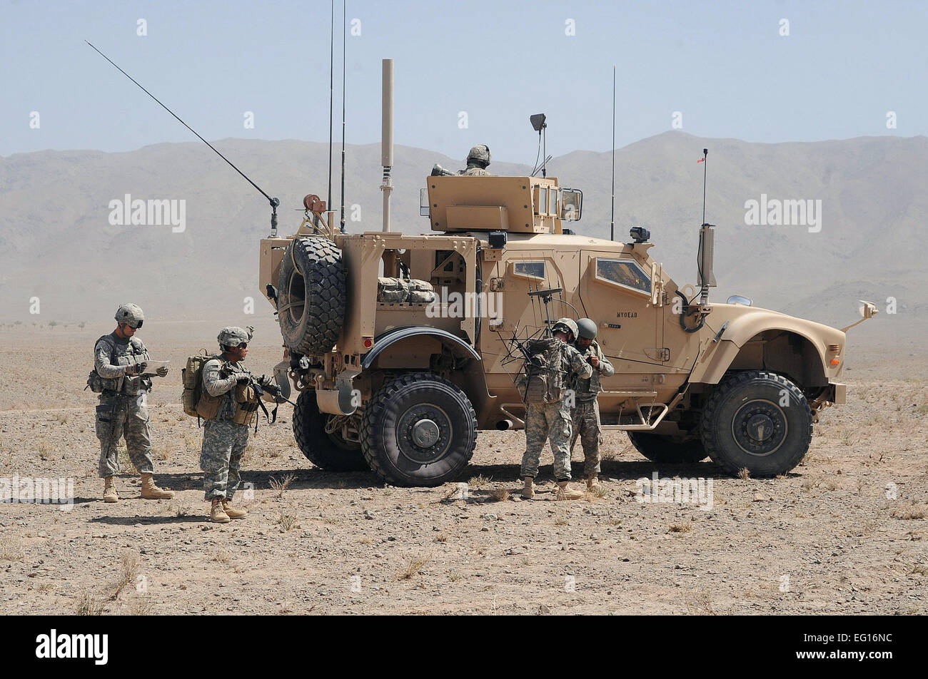 U.S. Army soldiers with Pathfinder Company, 5th Battalion, 101st ...