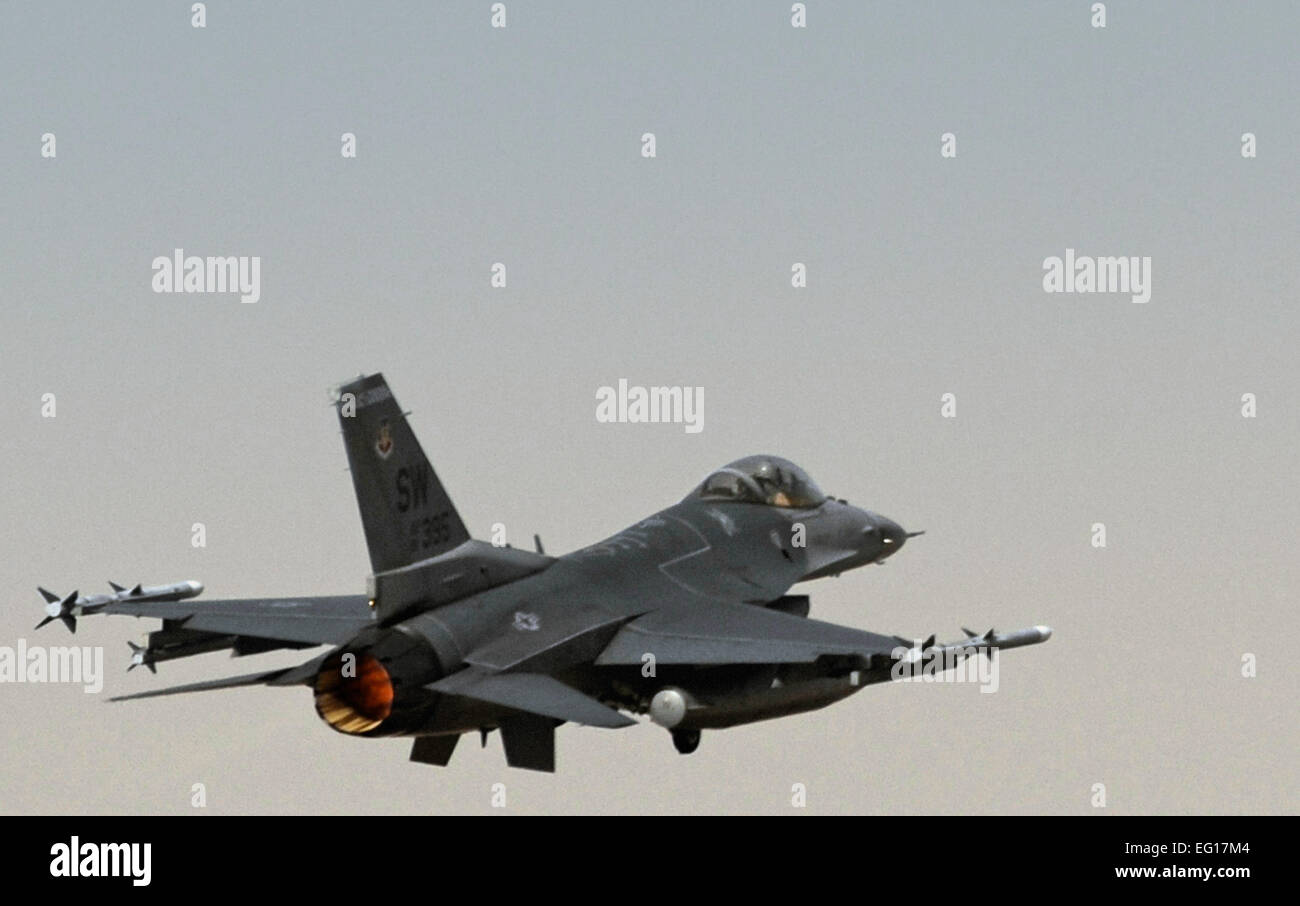 A U.S. Air Force F-16 Fighting Falcon from the 77th Fighter Squadron ...