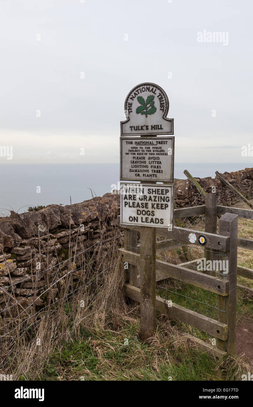 National trust sign stone hi-res stock photography and images - Alamy